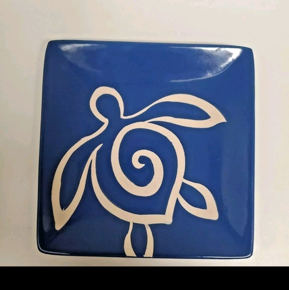 Island Heritage | Dining | Hong Stylized Sea Turtle Sgraffito Design ...